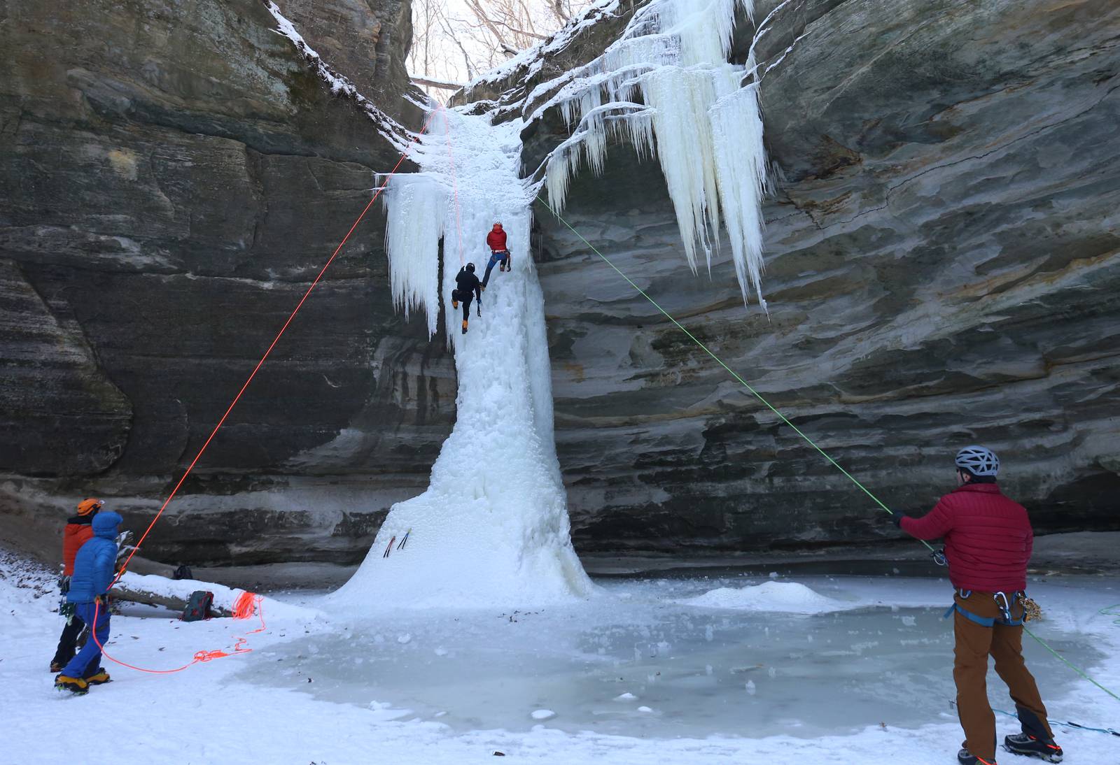 Photos: Ice climbers scale frozen waterfalls at Starved Rock State Park ...