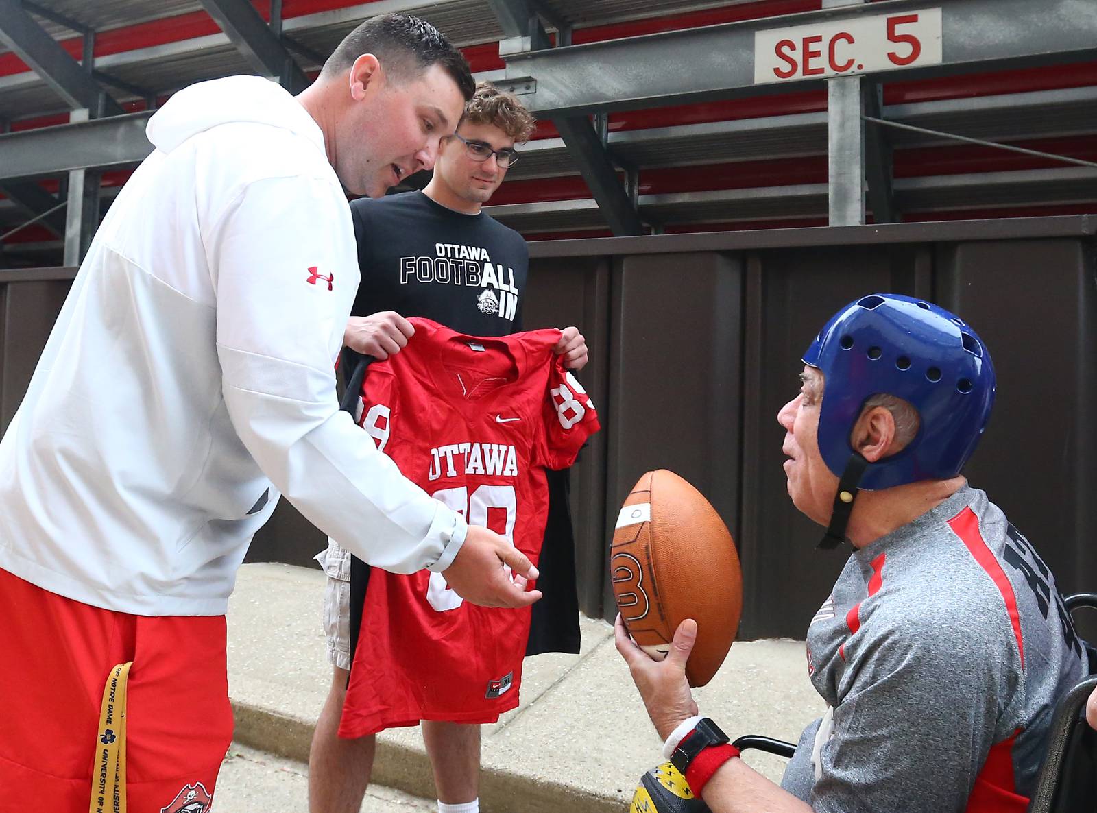 Photos: Ottawa Pirate fan scores an unforgettable touchdown – Shaw Local