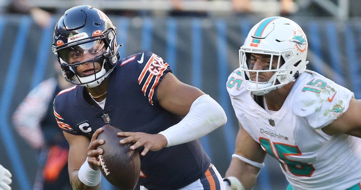 Bear Down, Nerd Up: Analyzing Justin Fields’ chances to beat Lamar ...