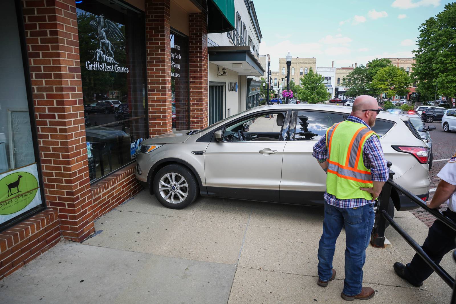 Car hits building on Woodstock Square, no major injuries or damage ...