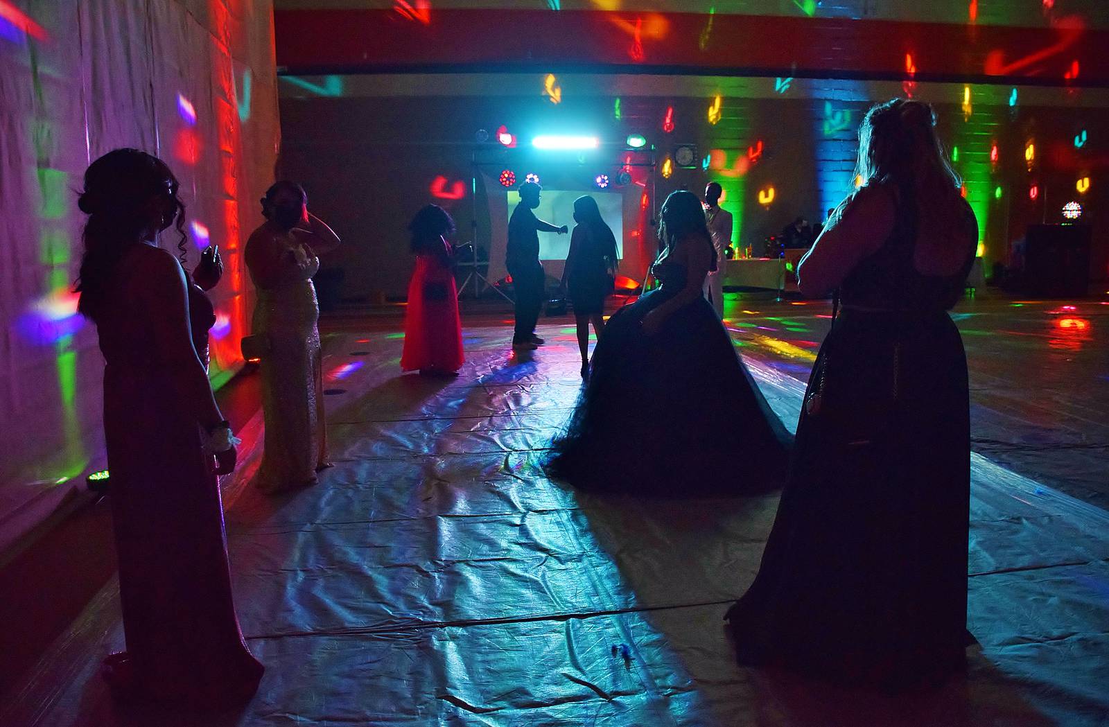 Prom is back: DeKalb, Sycamore high schools prepare for biggest dance ...