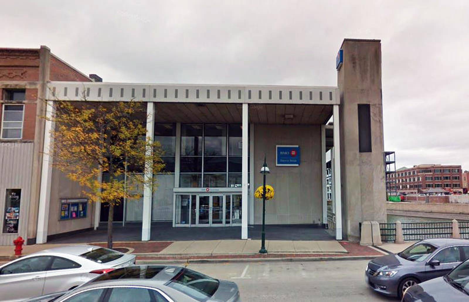 Waterfront restaurant set to open in former BMO Harris Bank building in ...