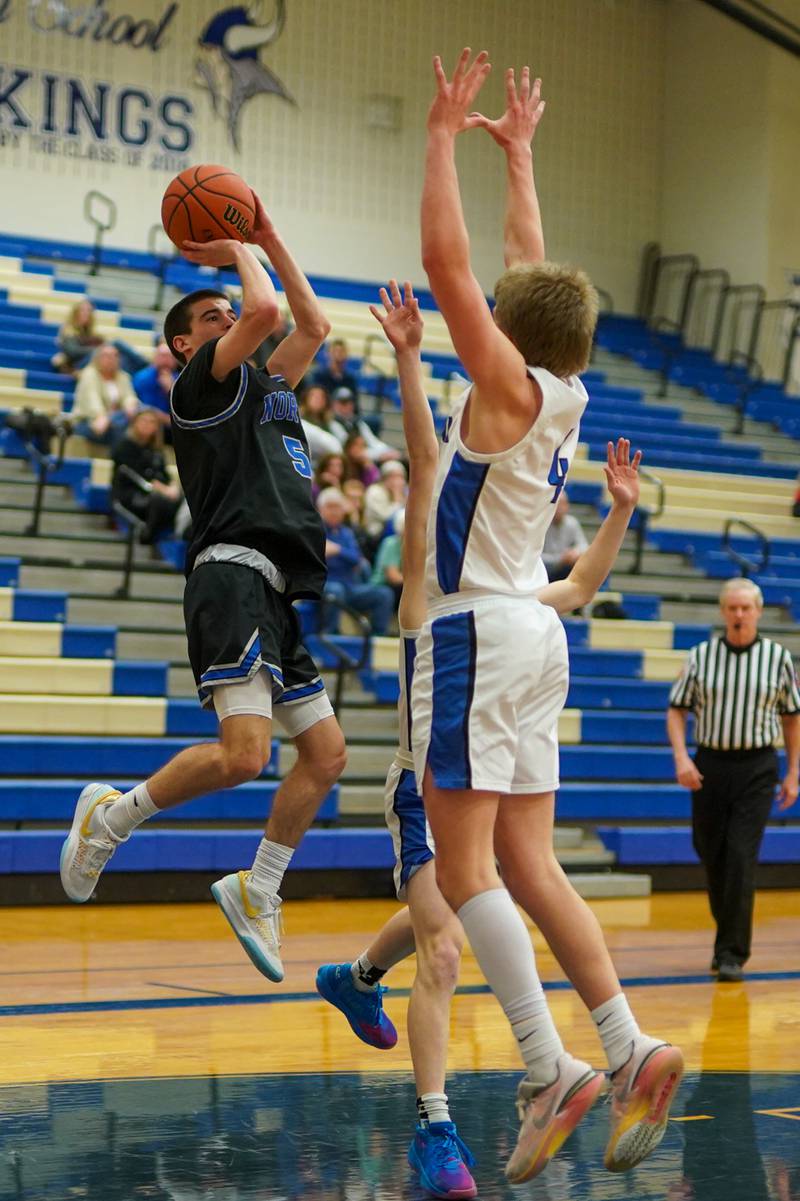 Photos: Geneva vs. St. Charles North in boys basketball – Shaw Local