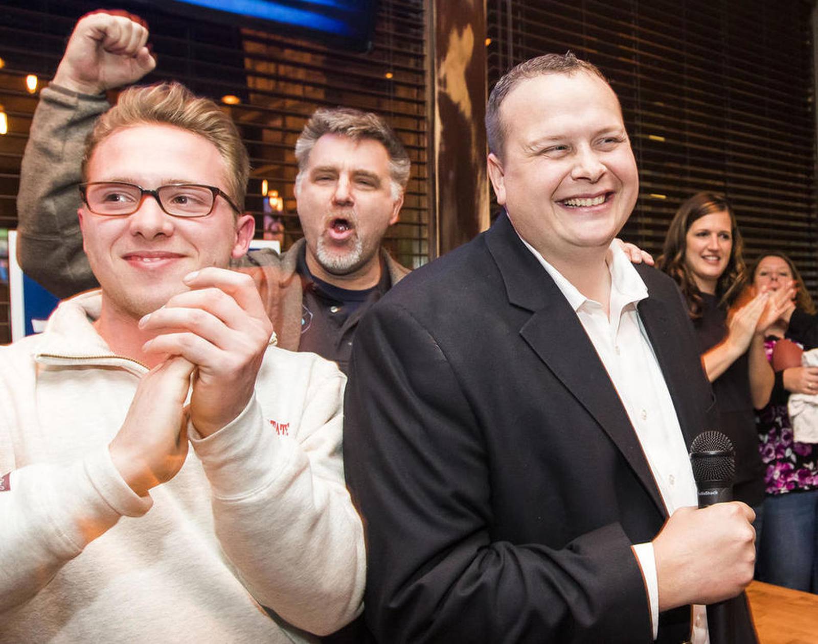Wayne Jett sworn in as new McHenry mayor – Shaw Local