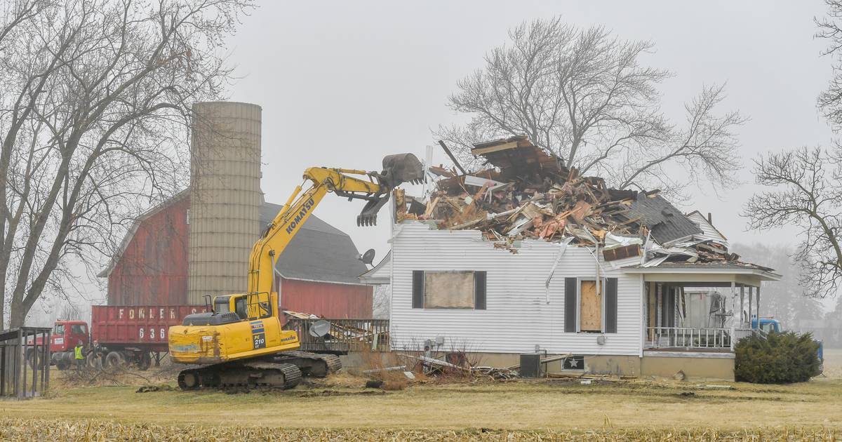 Photos: Peck Farm house demolished in Geneva – Shaw Local
