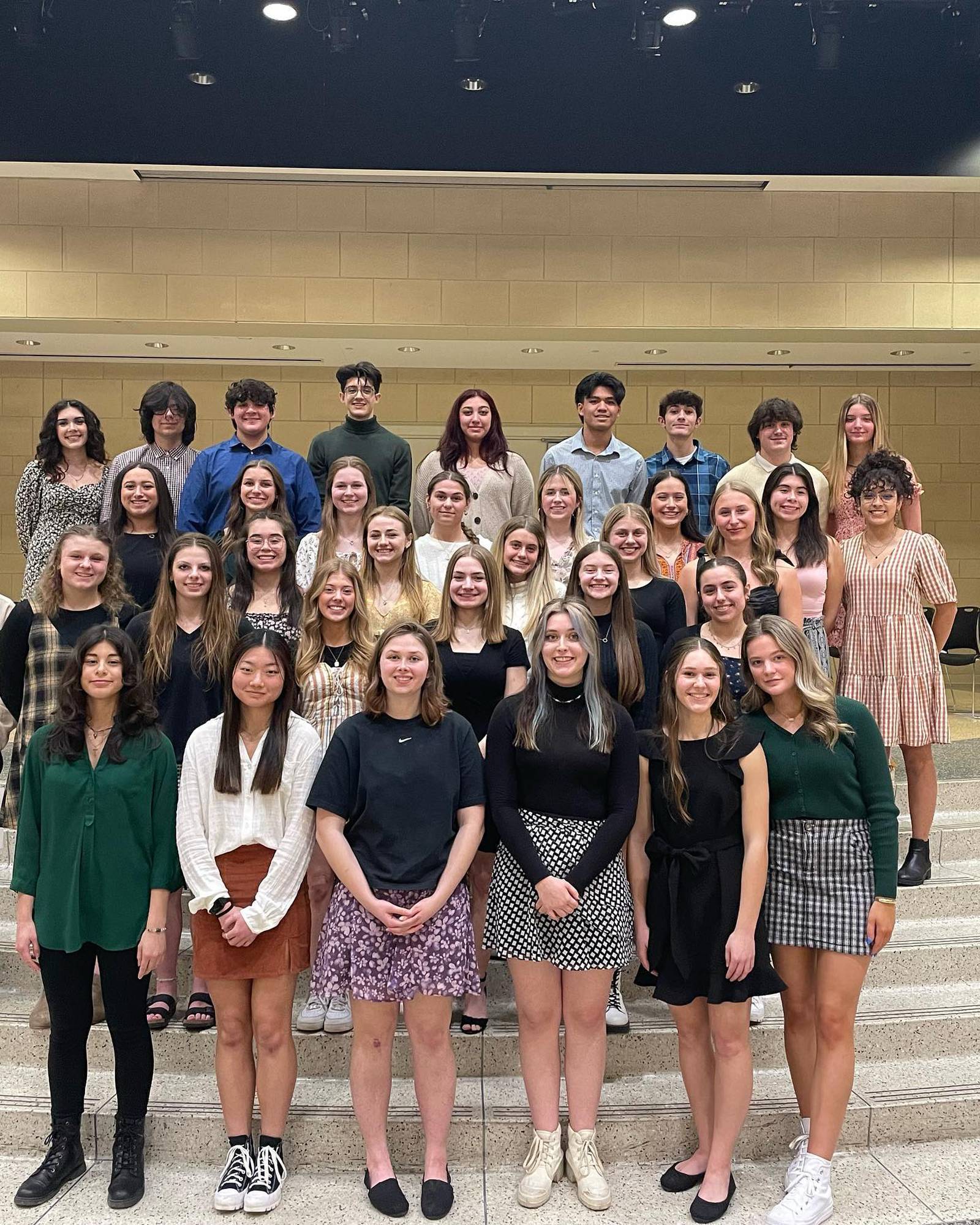 Minooka Community High School inducts students into the Spanish ...