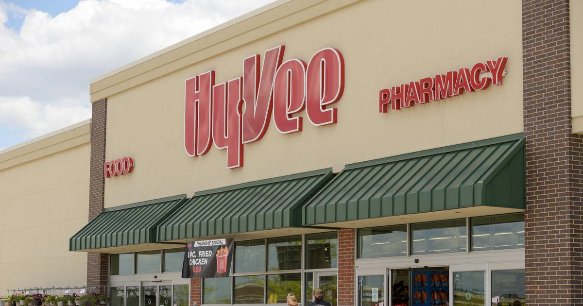 Hy-Vee to inaugural burger challenge: DeKalb Barbs vs. Sycamore ...