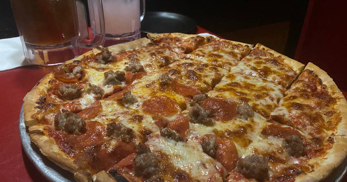 Mystery Diner in Ottawa: Bianchi’s Pizza lives up to its ‘World Famous ...