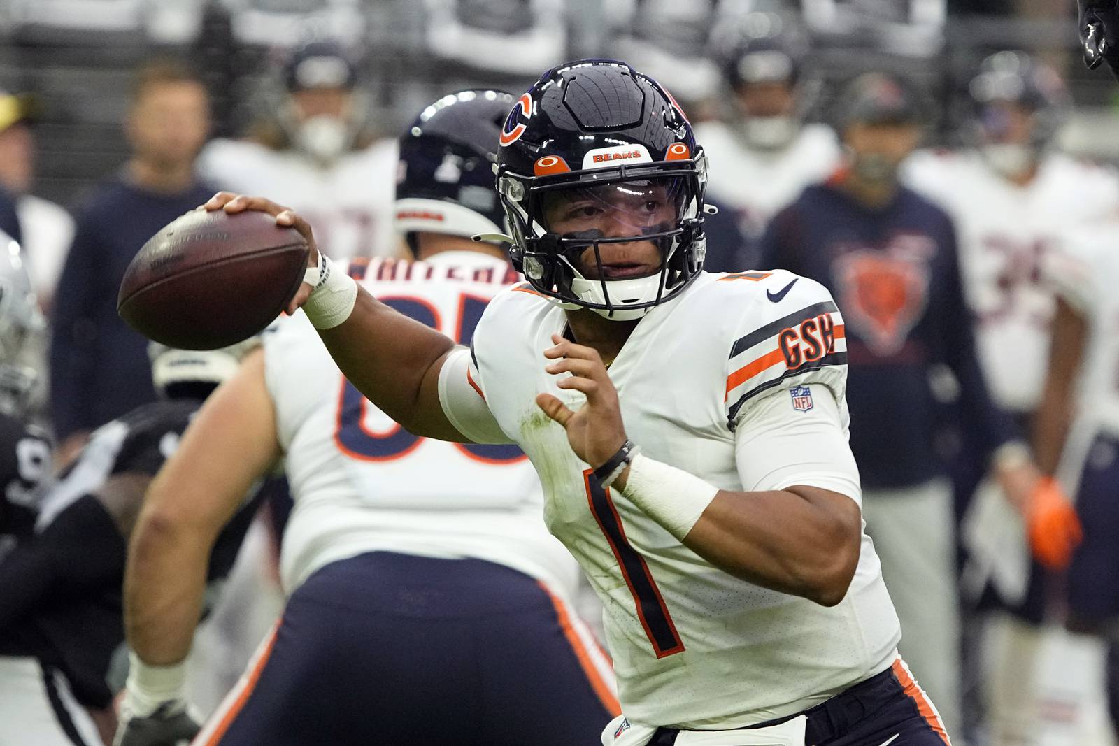 Quarterback Justin Fields readies for his first Bears vs. Packers ...