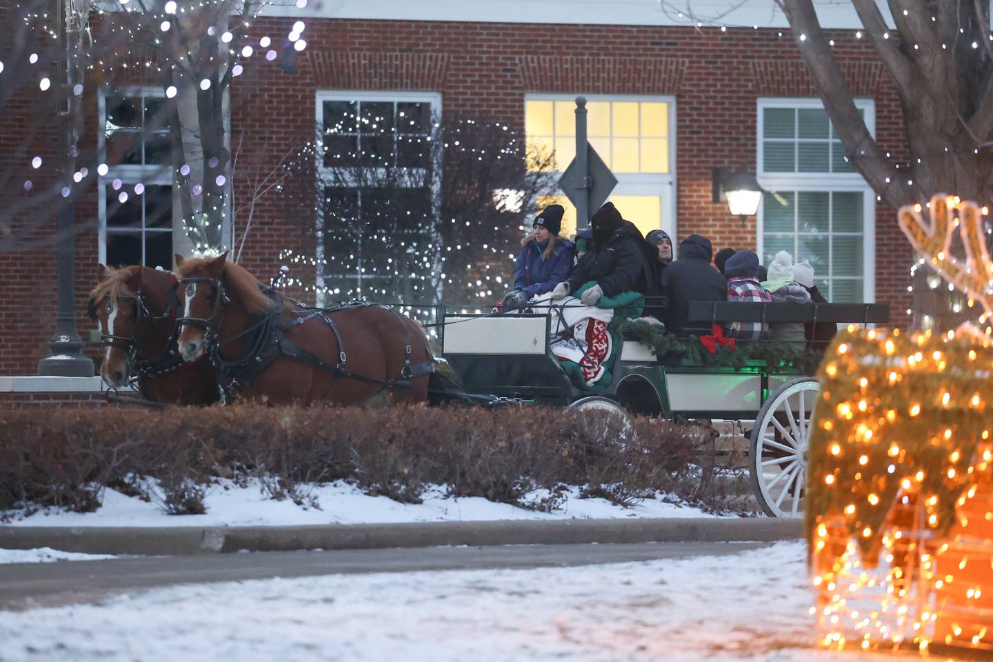 Residents enjoy final weekend of New Lenox Christmas in the Commons ...