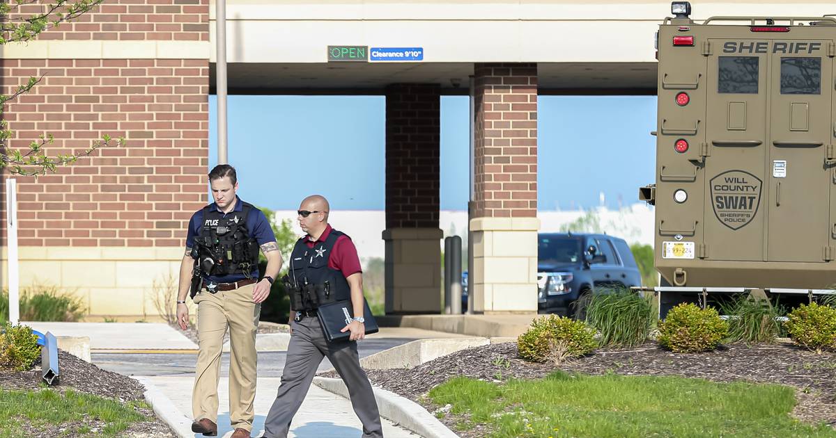 Attorney seeks to file new lawsuit over police shooting in Romeoville ...