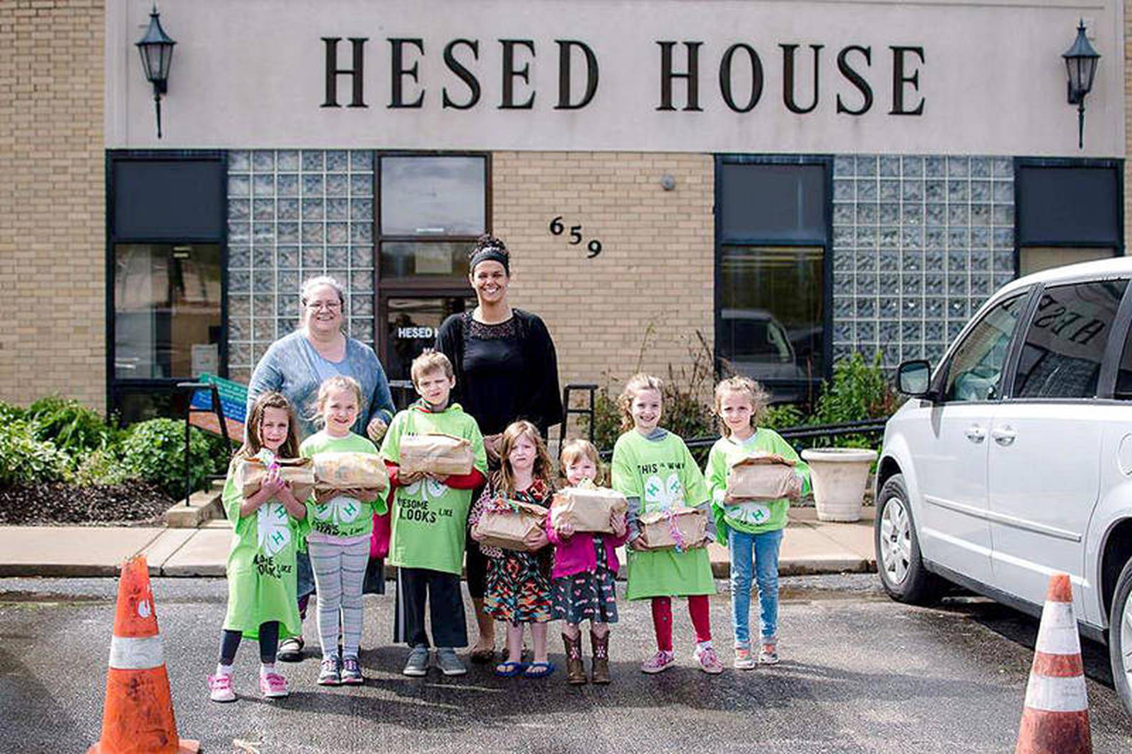 4-H members create 'birthday bags' for families in need – Shaw Local