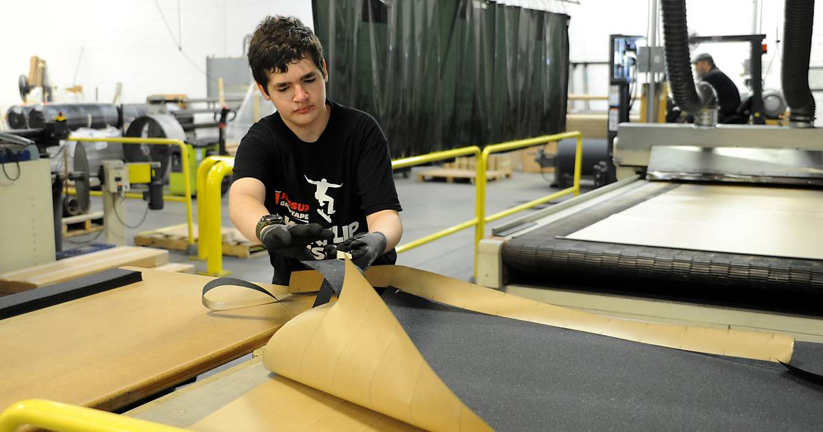 Nearly 100 McHenry County teens take on manufacturing internships this ...