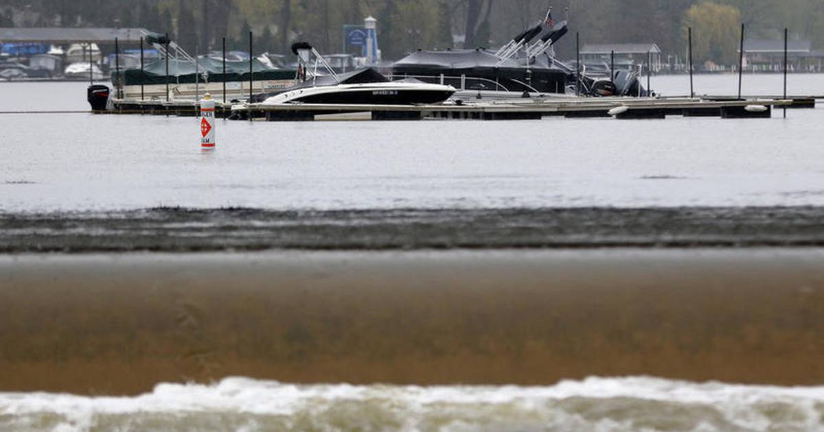 Upper and Lower Fox River closed because of hazardous navigation ...