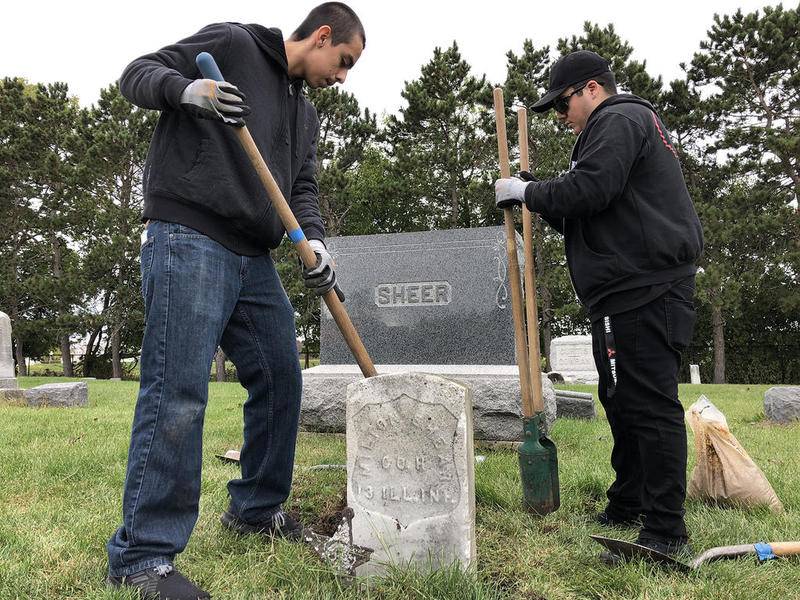 Sons of Union Veterans, JROTC members fix up Civil War veterans' graves ...