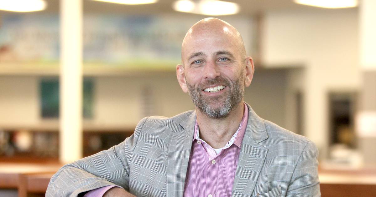 St. Charles School District 303 board extends Superintendent Gordon’s ...