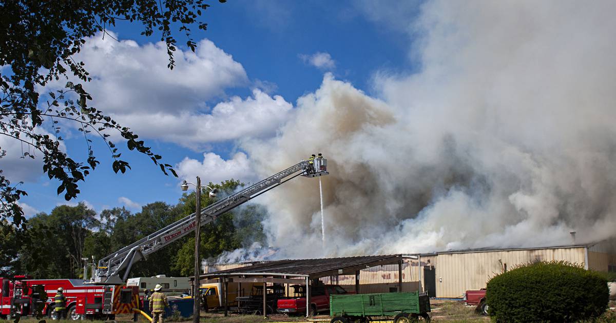 Photos: Fire at Auction City in Dixon – Shaw Local