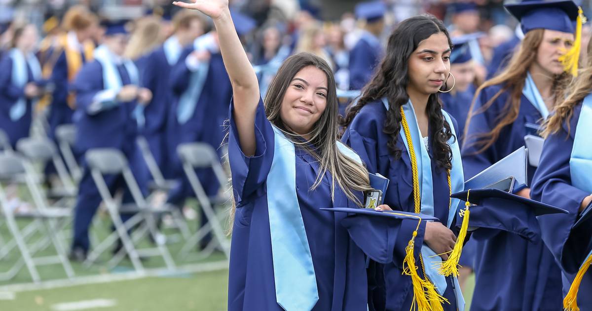 Photos: Downers Grove South High School Graduation – Shaw Local