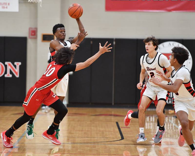 Photos: Benet vs. Marist boys varsity basketball – Shaw Local