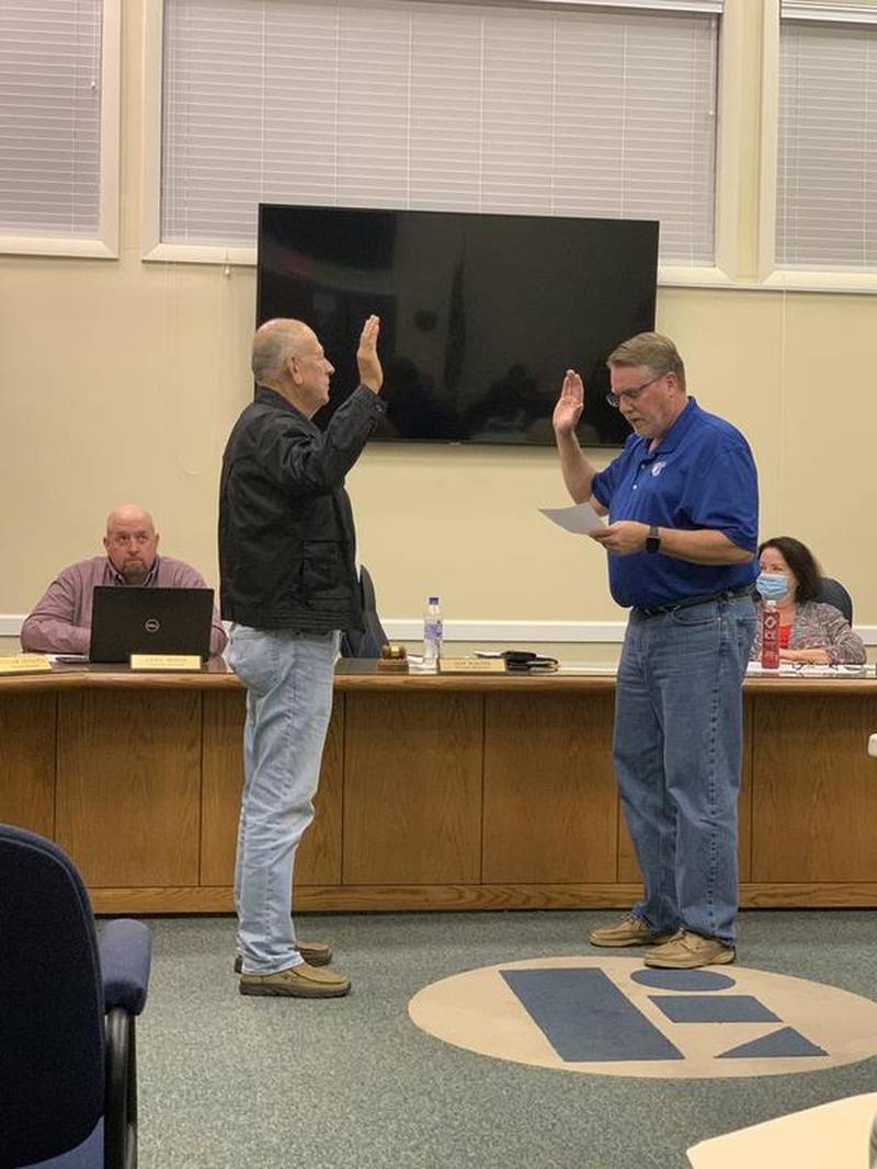 Former Elburn Trustee David Anderson sworn in as village's planning ...