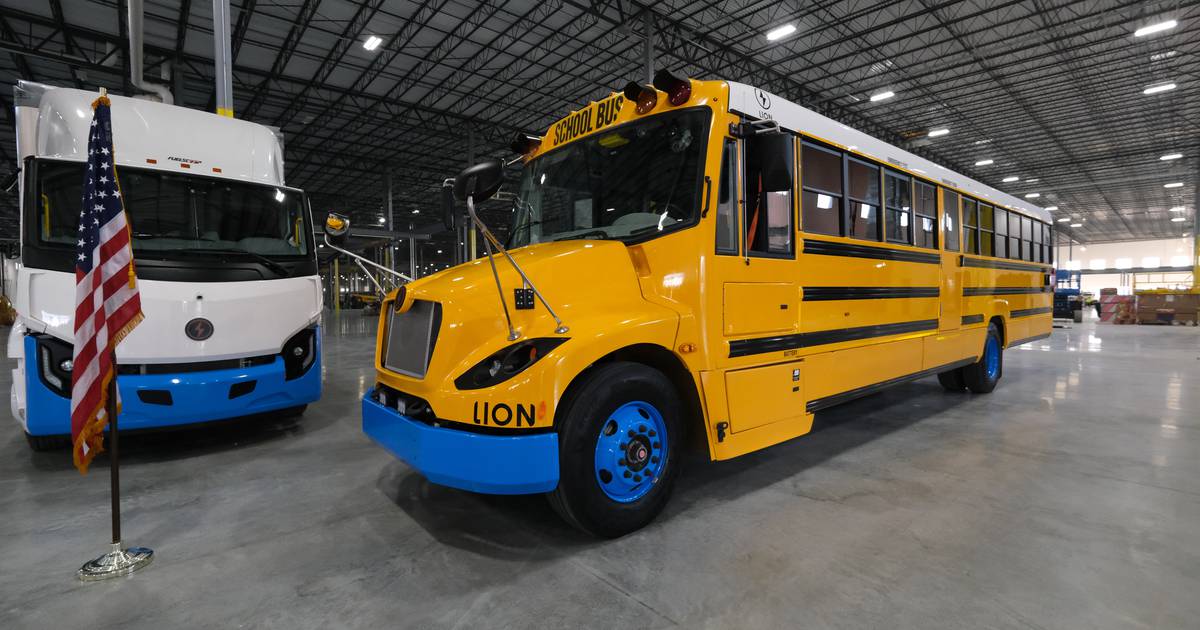 Joliet factory produces first Lion Electric school bus – Shaw Local