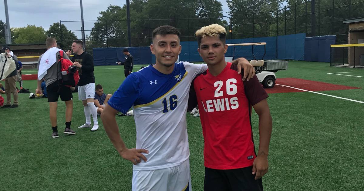 Harvard boys soccer alumni Alexis Robles, Alfredo Pichardo reunite to ...