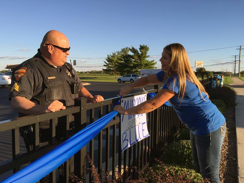 Minooka 'painted blue' over weekend in show of support for police ...