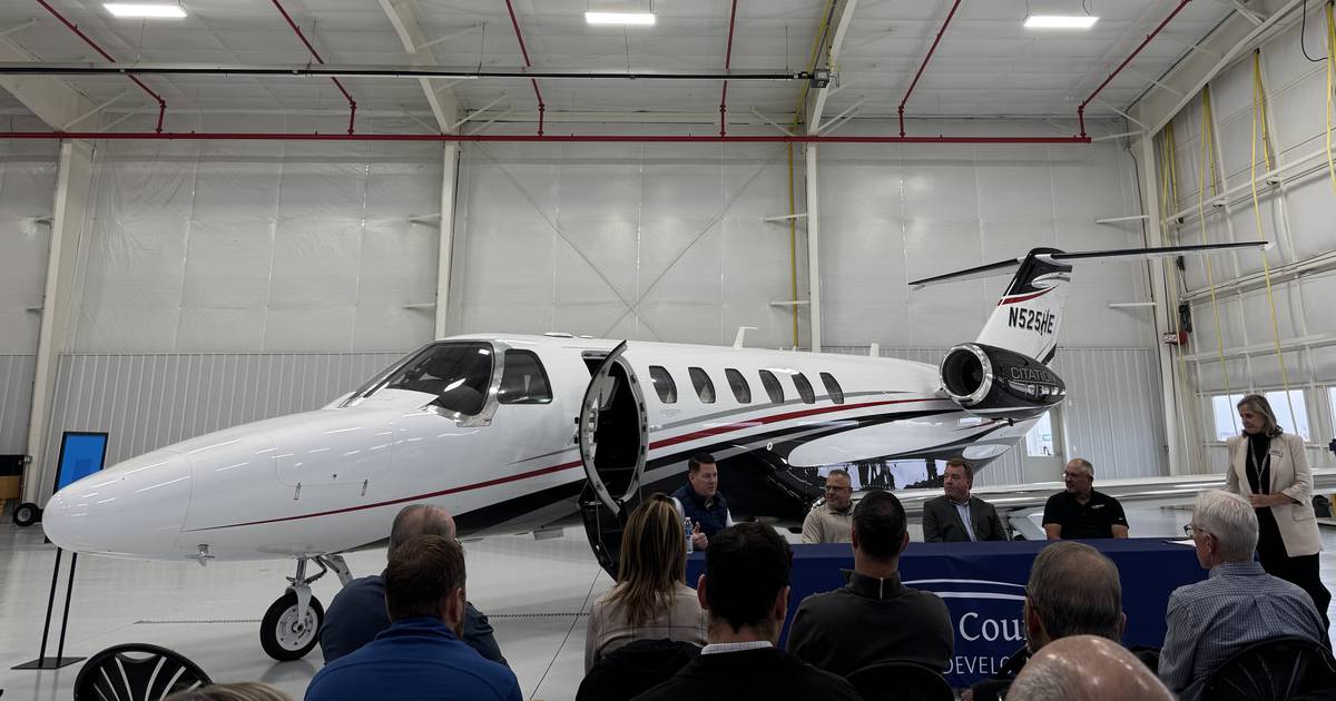 Grundy Economic Development’s bus tour shows off improved Morris Airport – Shaw Local