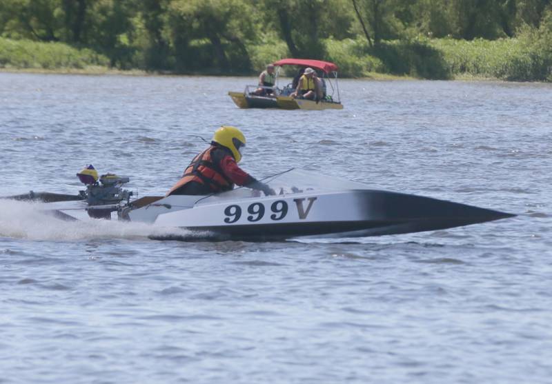 Photos: USTS National Champion Boat Races on Lake DePue – Shaw Local