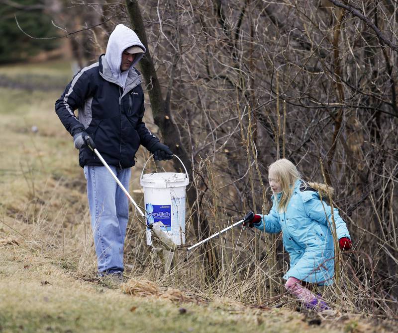 Photos: Ackerman Park clean-up in Glen Ellyn – Shaw Local