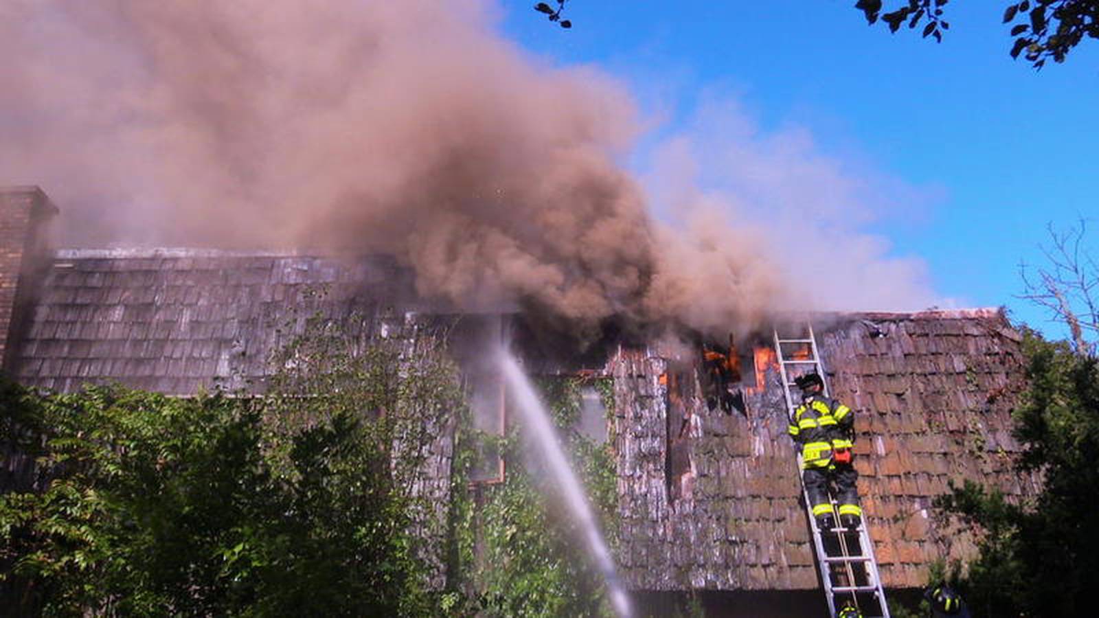 Fire near Elburn displaces family, injures firefighter – Shaw Local