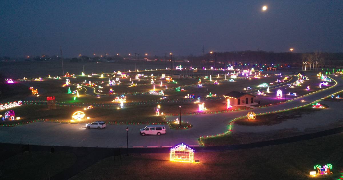 Start A New Tradition At These 2022-23 Festive Lighted Displays – Shaw ...