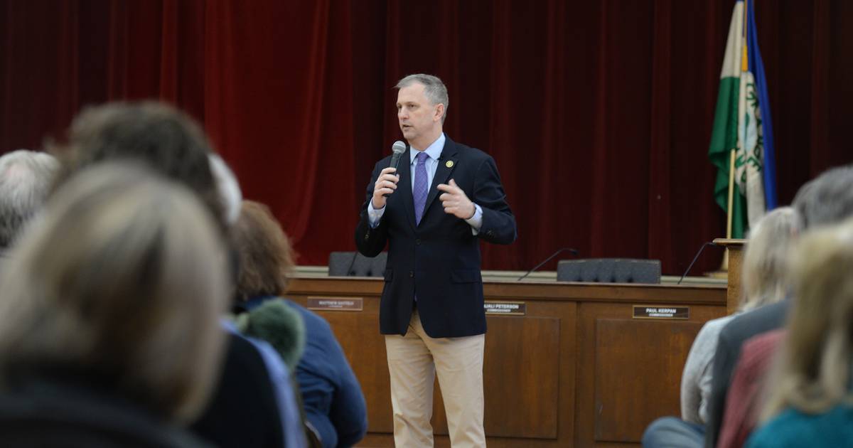 Photos: Congressman Sean Casten holds town hall in La Grange – Shaw Local