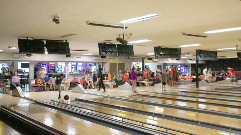 Photos: Ottawa Recreation bowls at the Alley in Naplate – Shaw Local