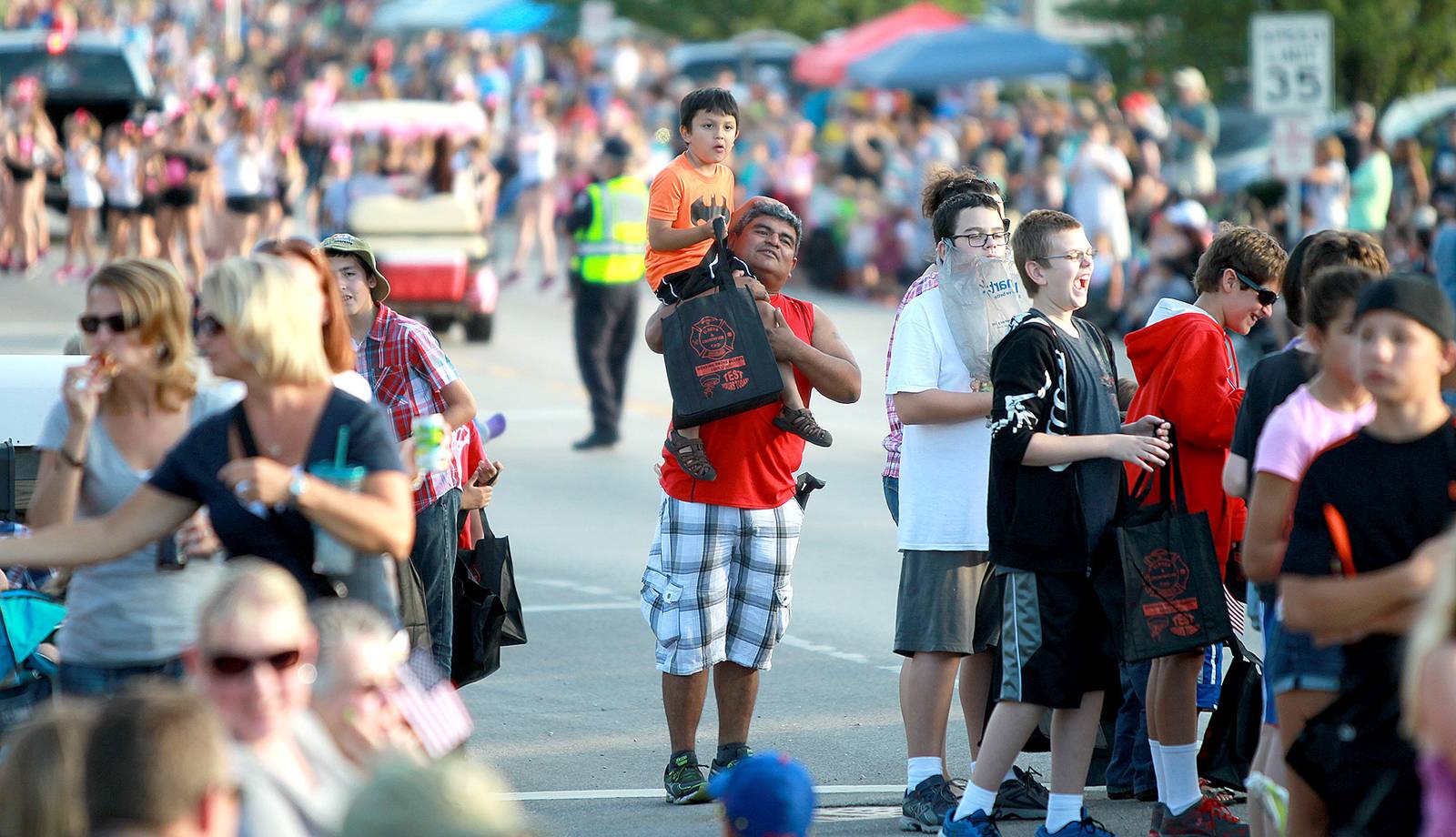 Starting the party: Big crowd turns out for Elburn Days parade – Shaw Local
