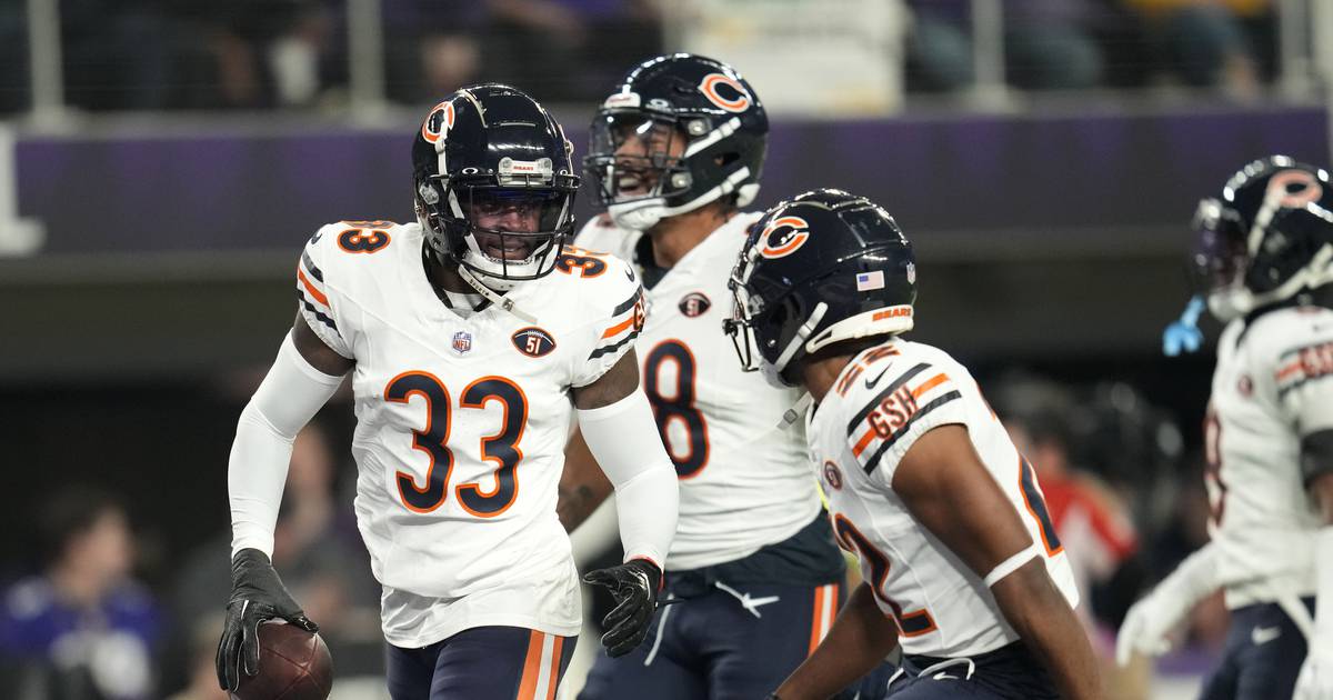 Bears defense stars in MNF win with 4 interceptions – Shaw Local