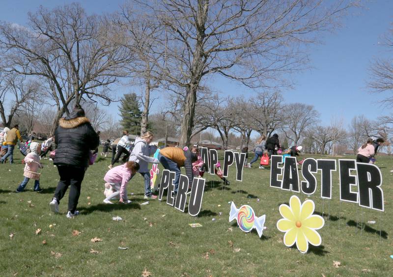 Photos: Peru hosts Easter egg hunt – Shaw Local