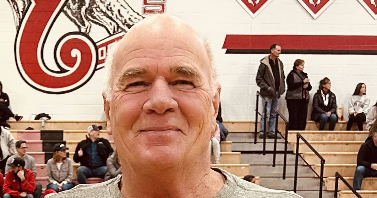 Yorkville basketball remembers long-time scorekeeper Tim Lowry ...