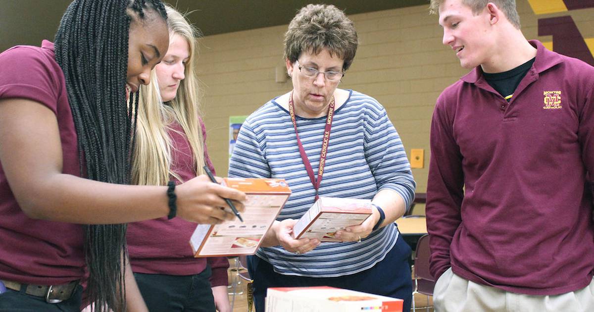 Montini’s Golden Gobbler collects more than 3,000 food items – Shaw Local