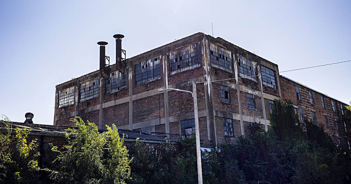 Rock Falls council OKs contract to demolish Micro Industries buildings ...