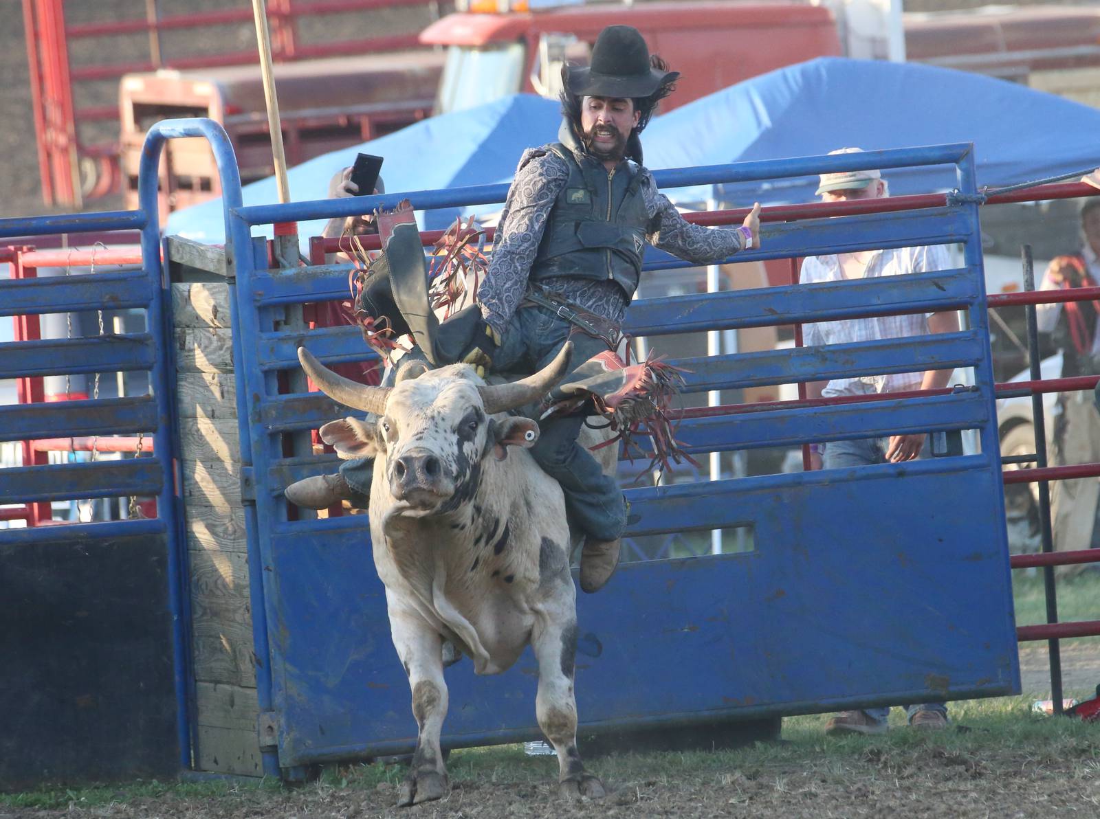 Photos: Inaugural Starved Rock Rodeo comes to La Salle Speedway – Shaw ...