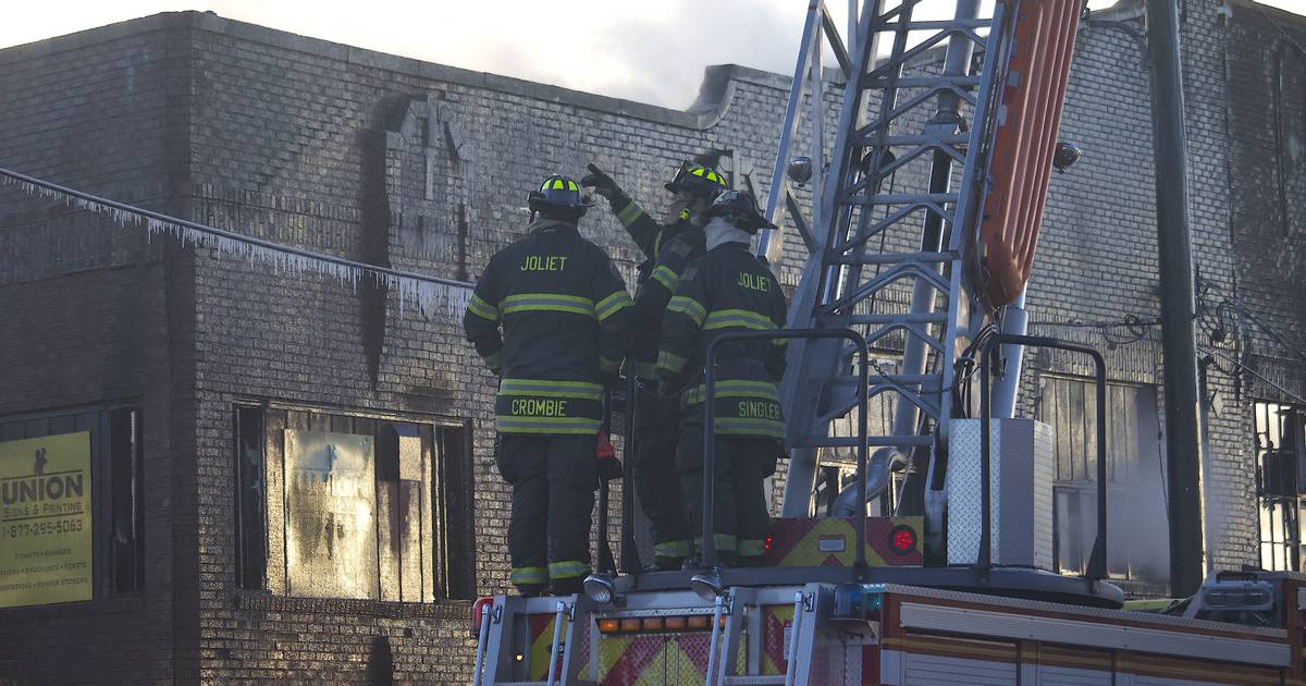 PHOTOS: Building fire downtown Joliet – Shaw Local