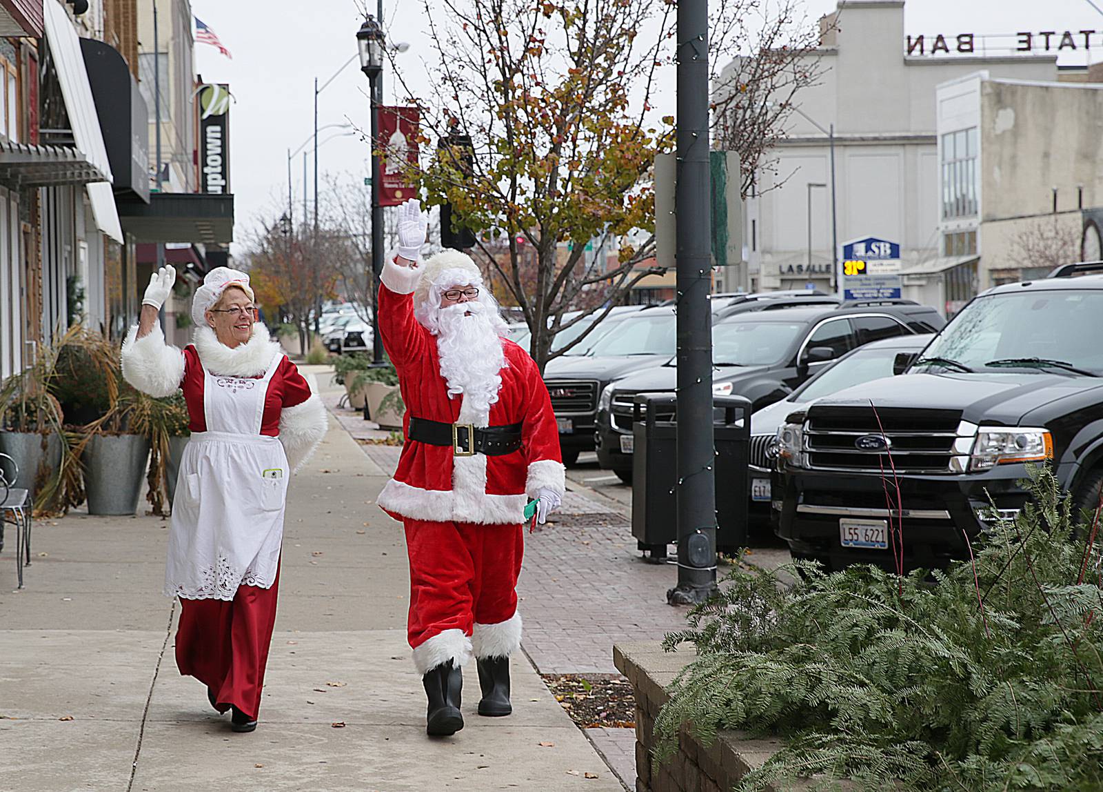 5 things to do in the Illinois Valley: Christmas activities are in full ...