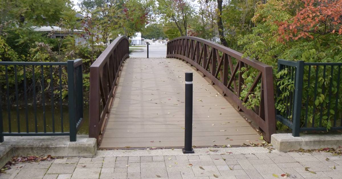 Lockport pedestrian bridge on I&M Canal being removed – Shaw Local
