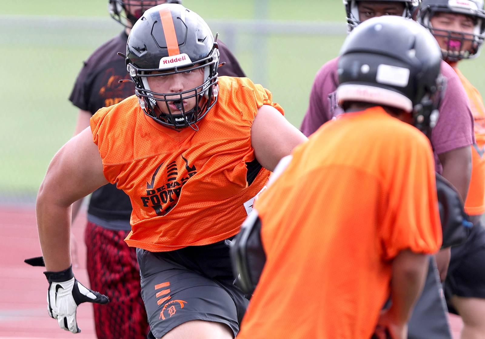 Nathan Hoard dominating on the line for DeKalb – Shaw Local