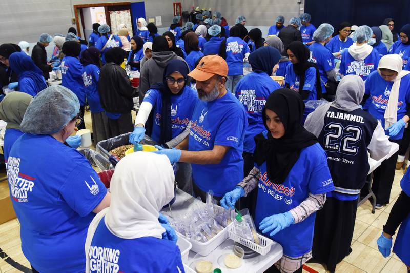 Photos: Meal packing for Islamic Relief USA in Lombard – Shaw Local