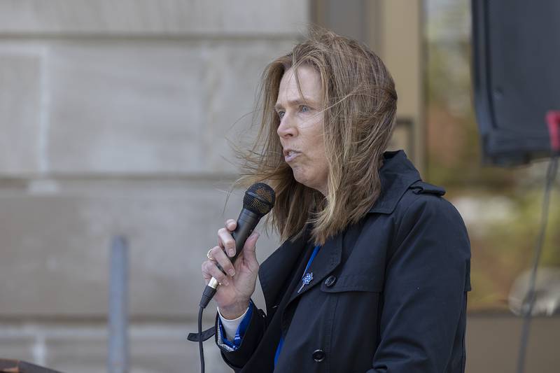 Photos: Hands Around the Courthouse – Shaw Local