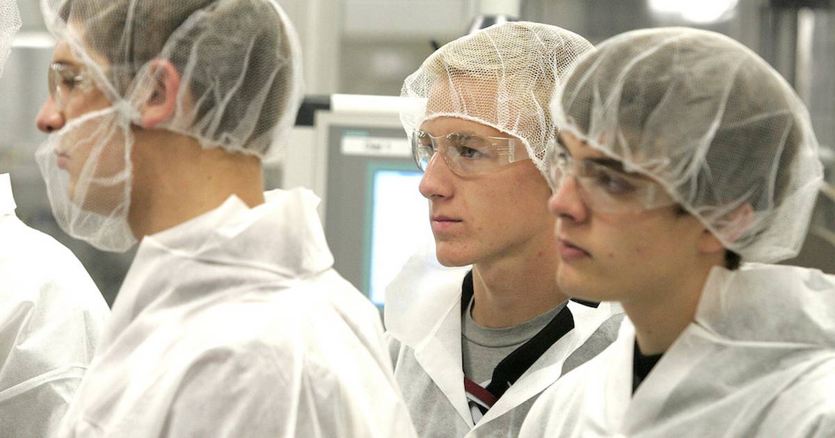 AptarGroup shows off McHenry facility to Prairie Ridge students for ...