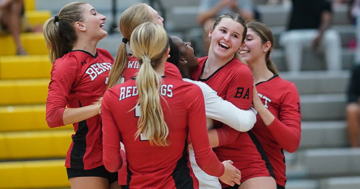 Photos: Metea Valley hosts Benet in girls volleyball – Shaw Local