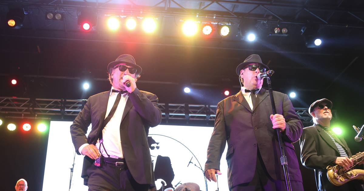Hollywood strike reaches into Joliet to postpone Aykroyd-Belushi return ...